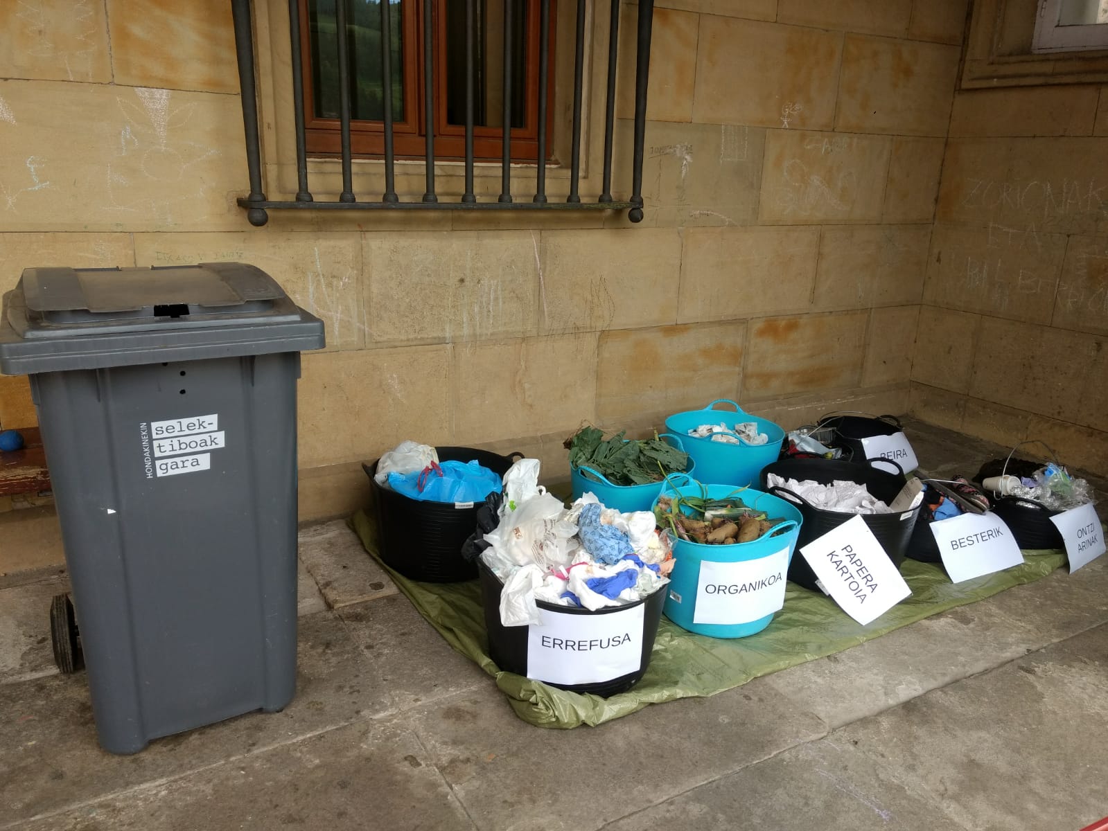 Hemos caracterizado 53,8 kg de residuos arrojados al contenedor del ...